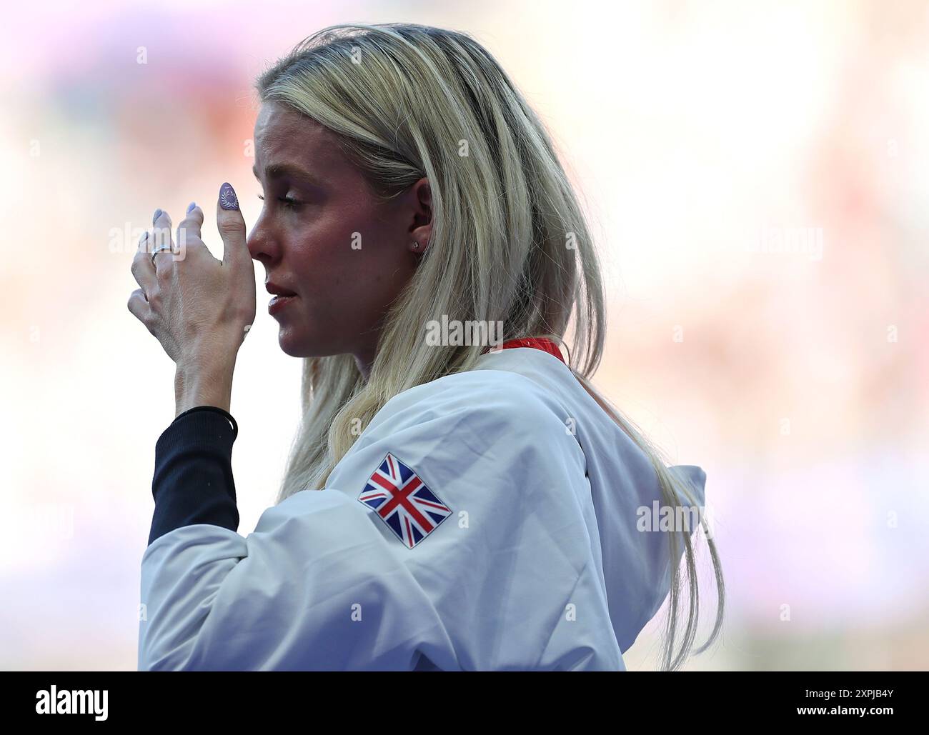 Keely hodgkinson paris gold hi-res stock photography and images - Alamy