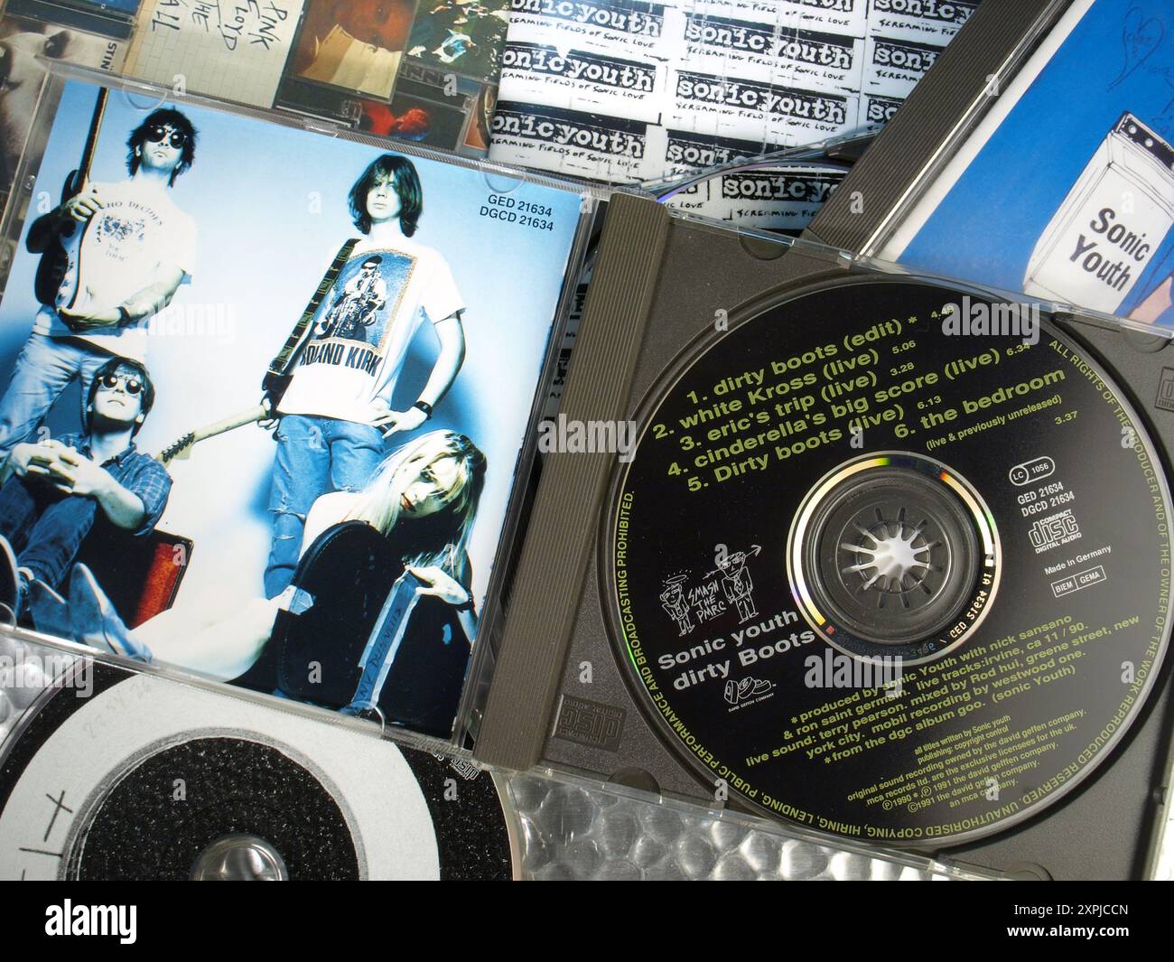 Kim gordon sonic youth hi-res stock photography and images - Alamy