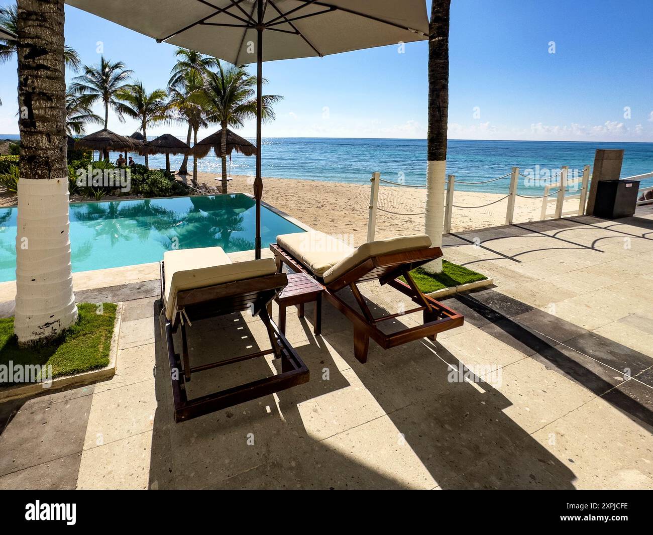 Cry sand hi-res stock photography and images - Alamy