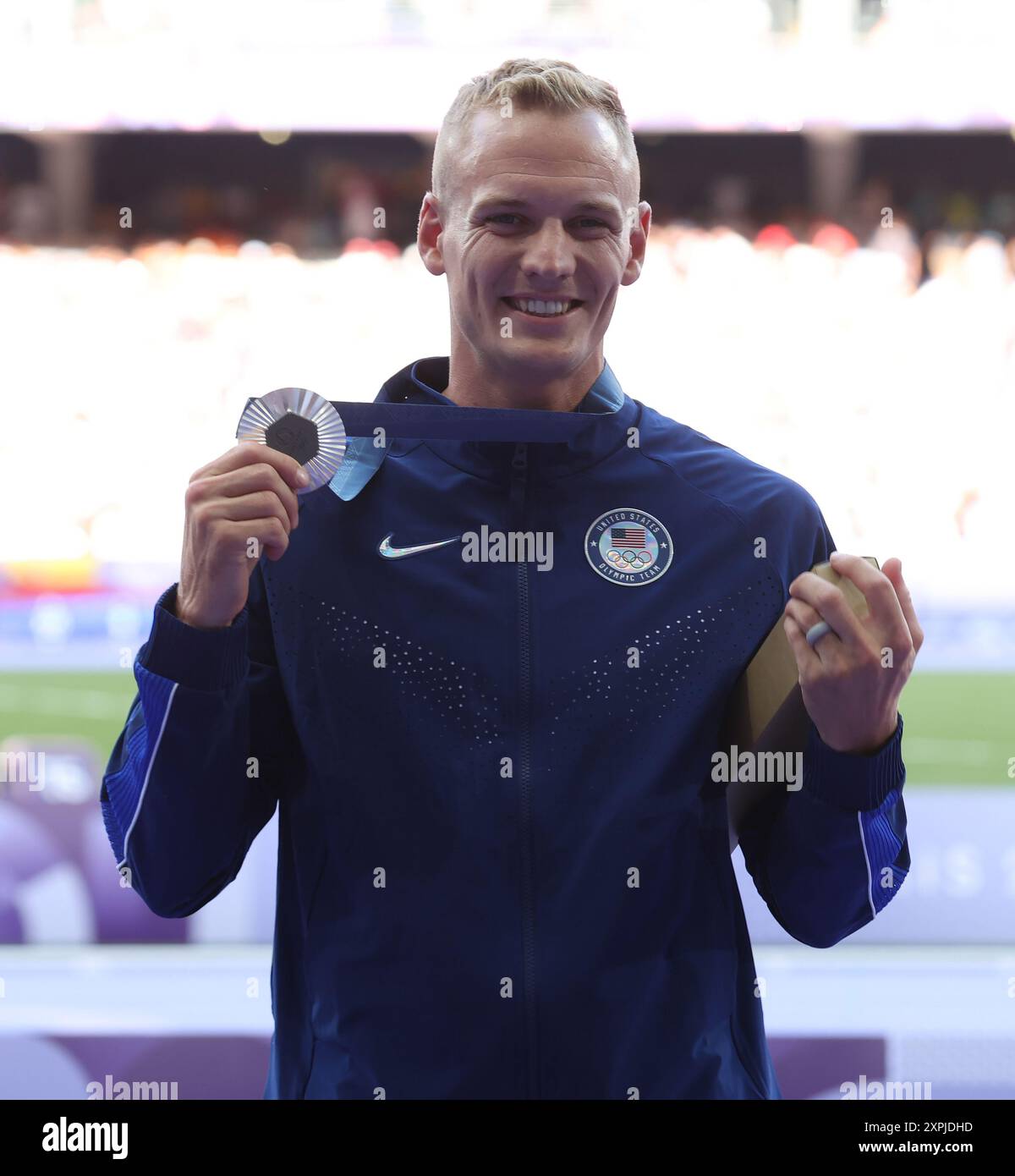 Paris, France. 06th Aug, 2024. USA 's Sam Kendricks celebrates with his ...