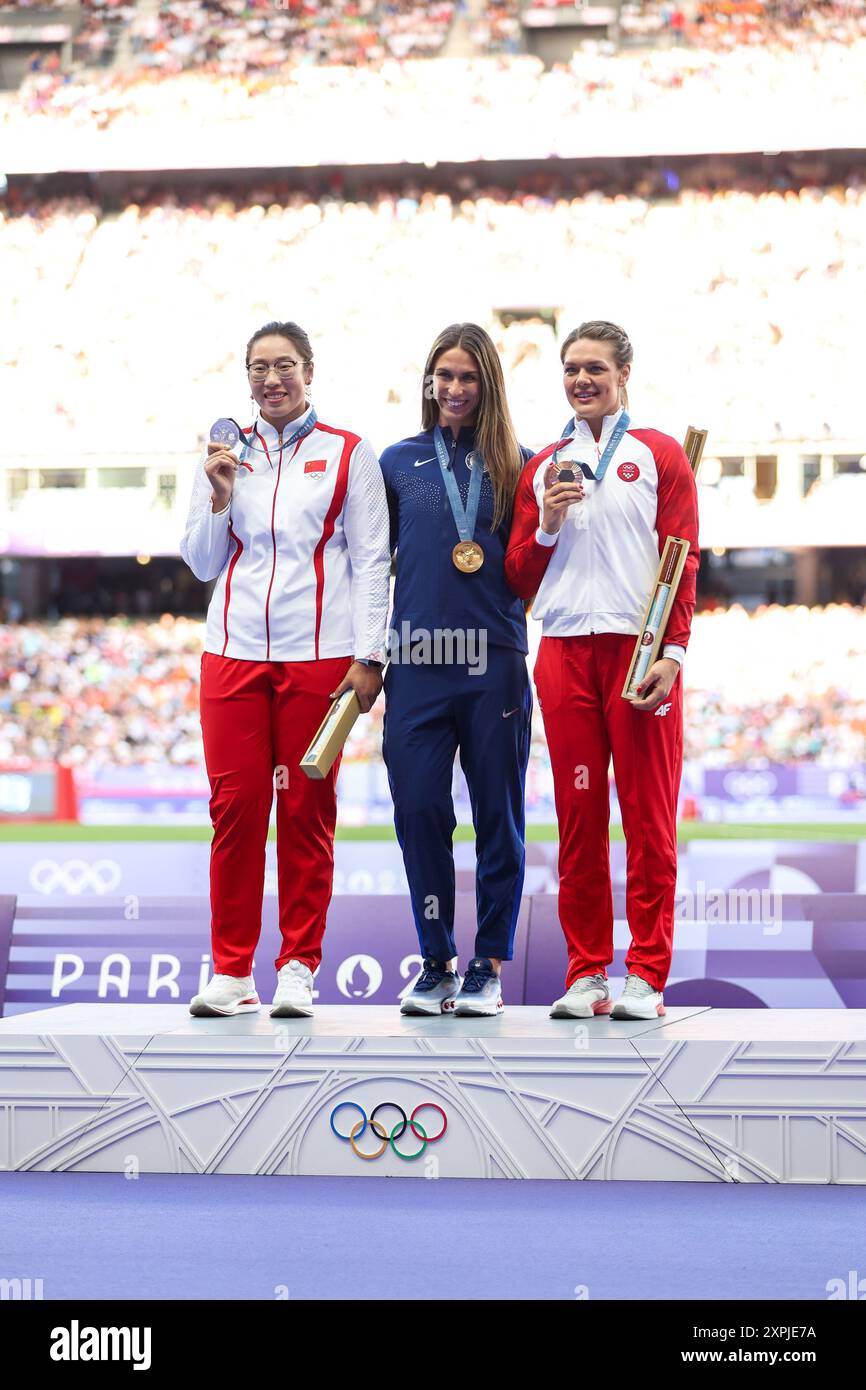PARIS, FRANCE - AUGUST 6: Silver Feng Bin of China, golden Valarie ...
