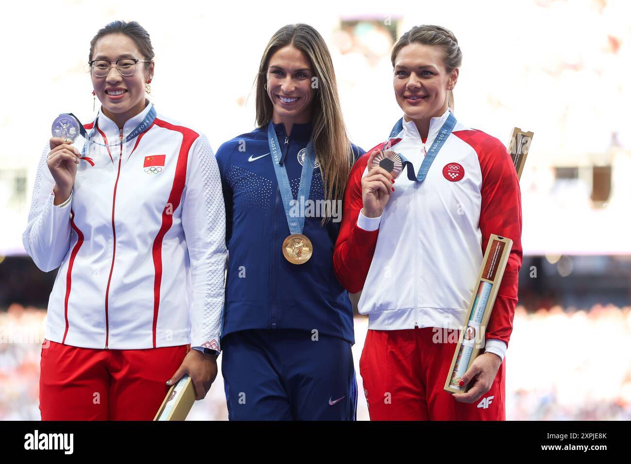 PARIS, FRANCE - AUGUST 6: Silver Feng Bin of China, golden Valarie ...