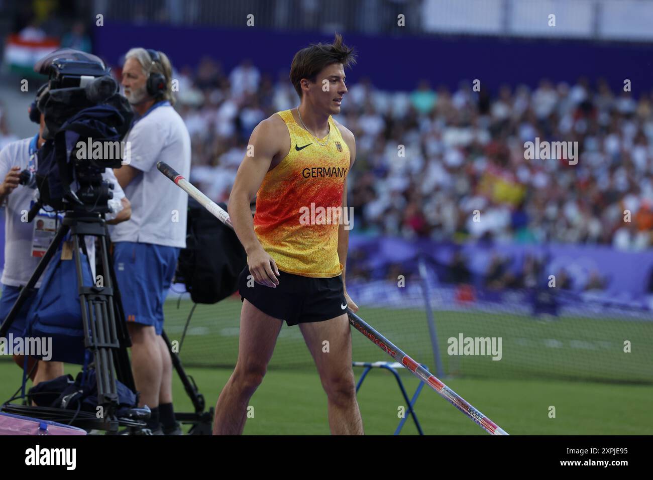 Oleg zernikel pole vault hi-res stock photography and images - Alamy