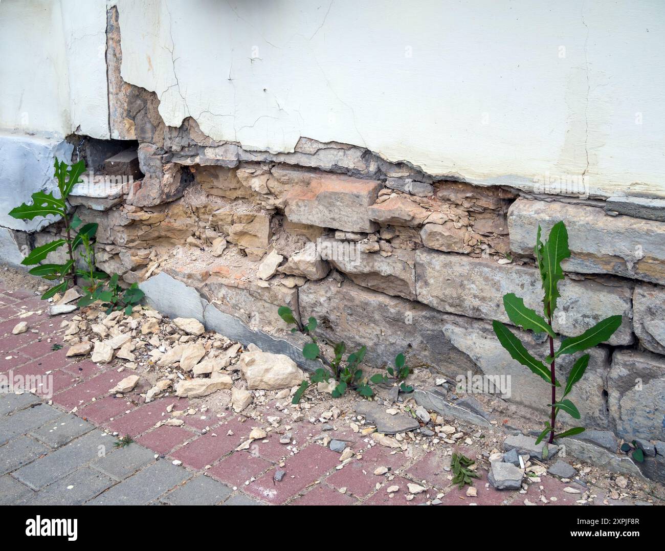Destruction of the foundation and wall of the building Stock Photo - Alamy