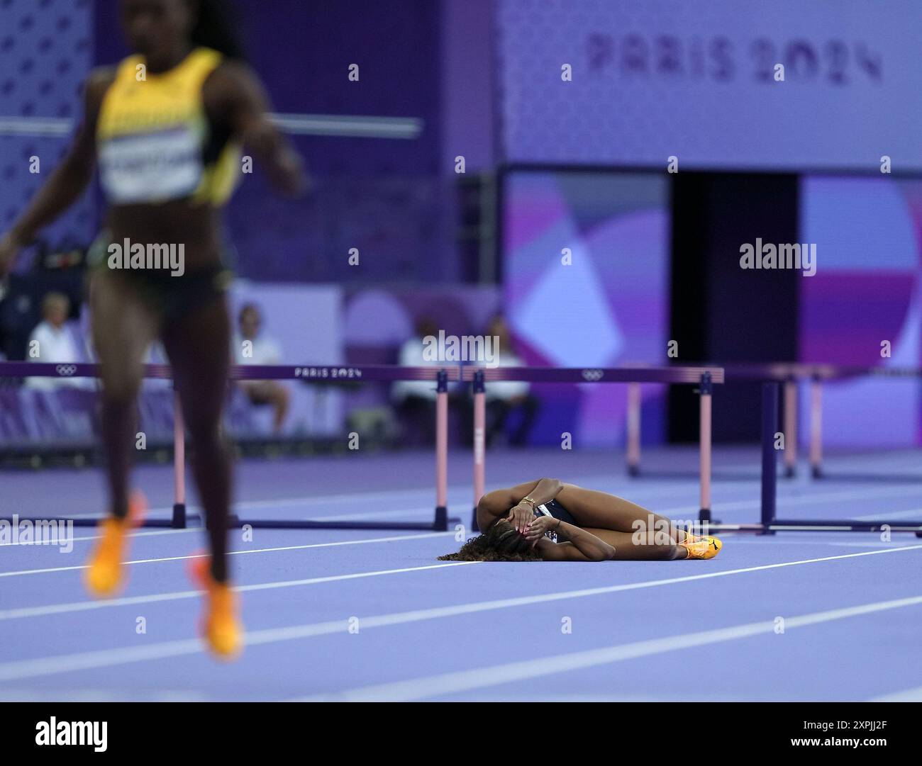 Paris, France. 6th Aug, 2024. Lina Nielsen of Britain falls down during ...