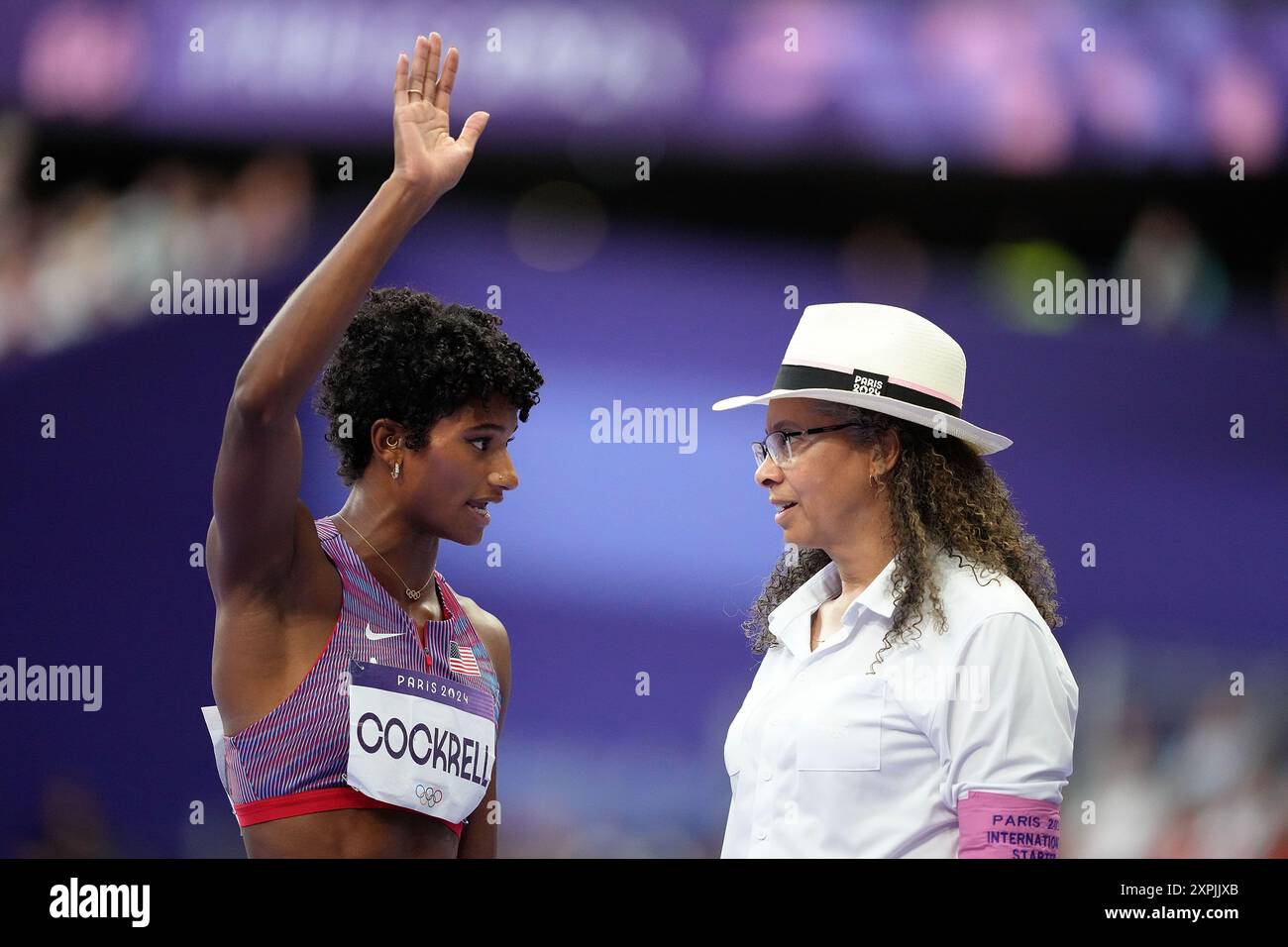 Paris, France. 6th Aug, 2024. Anna Cockrell (L) of the United States ...