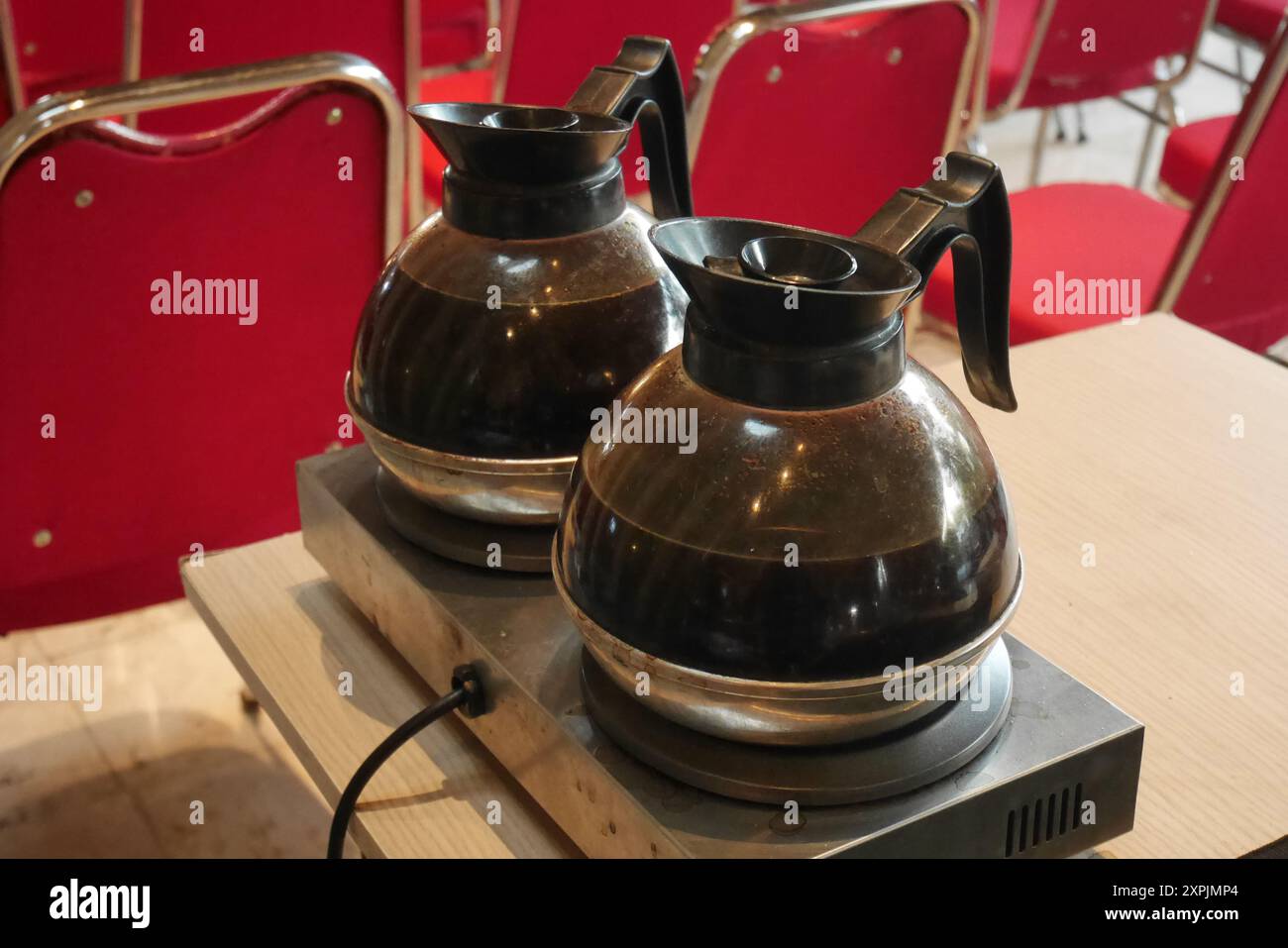 Two electric kettles hi-res stock photography and images - Alamy