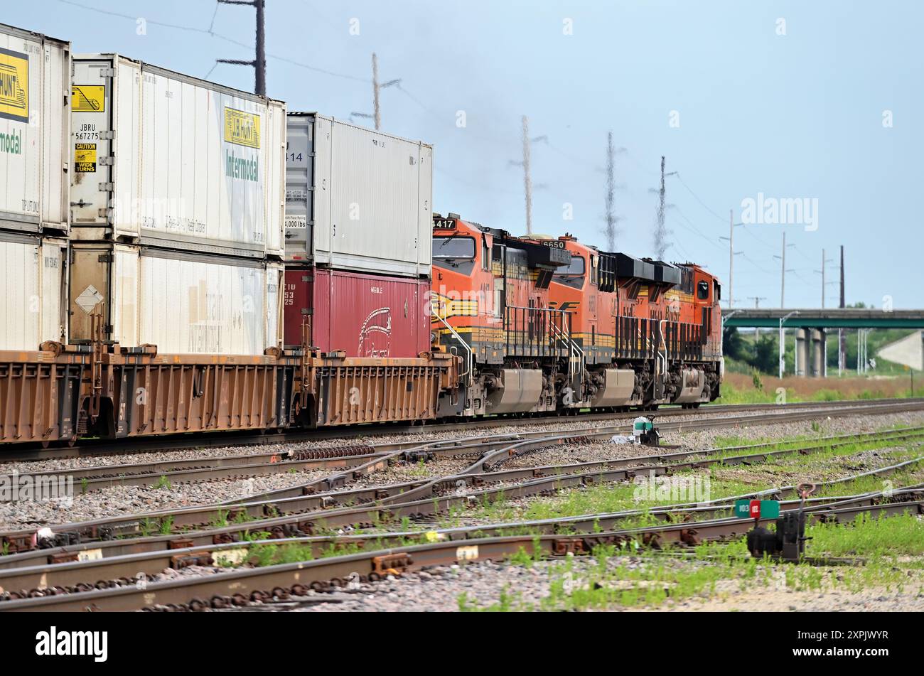 Rodhelle, Illinois, USA. Multiple Burlington Northern Santa Fe locomotives lead an intermodal ...