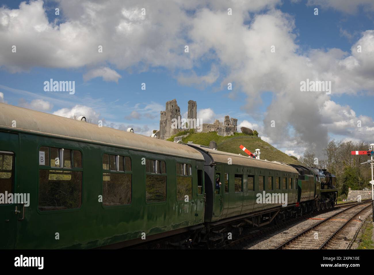 Steam Train leaving Corfe Castle Station Stock Photo - Alamy