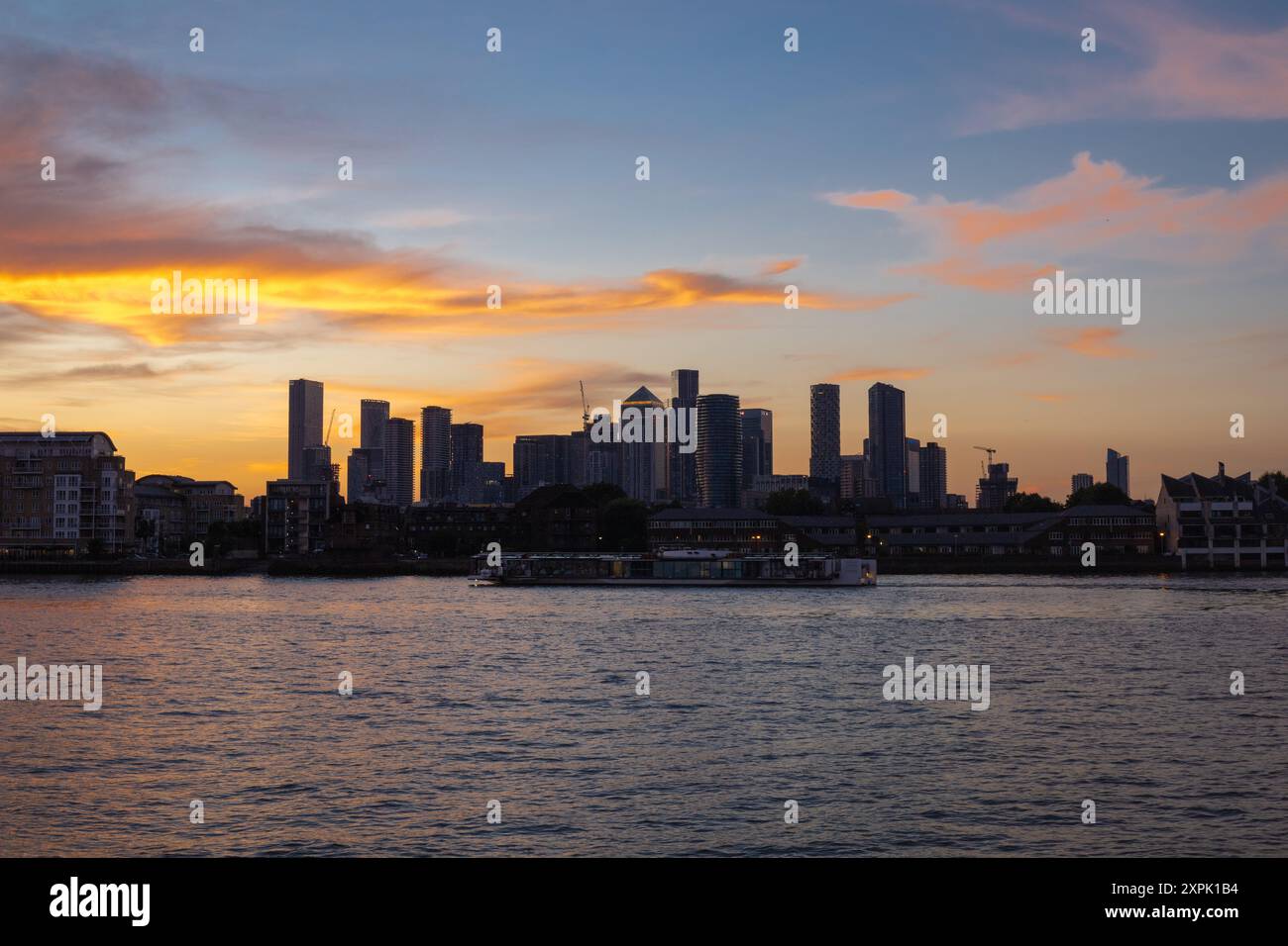 Greenwich and docklands hi-res stock photography and images - Alamy