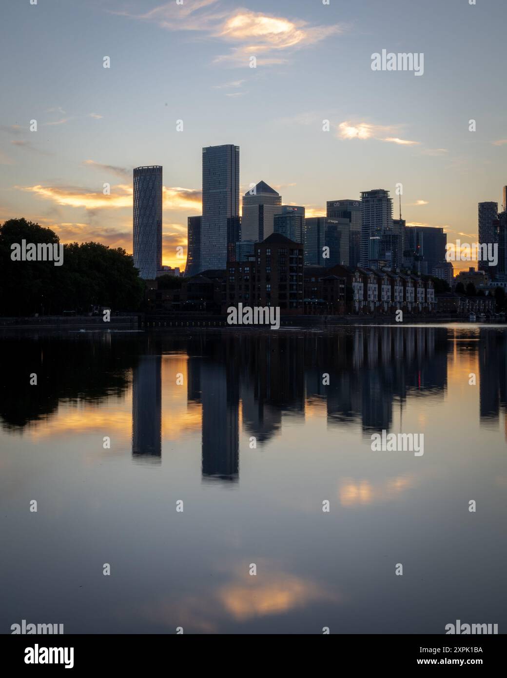 Surrey quays london dock hi-res stock photography and images - Alamy