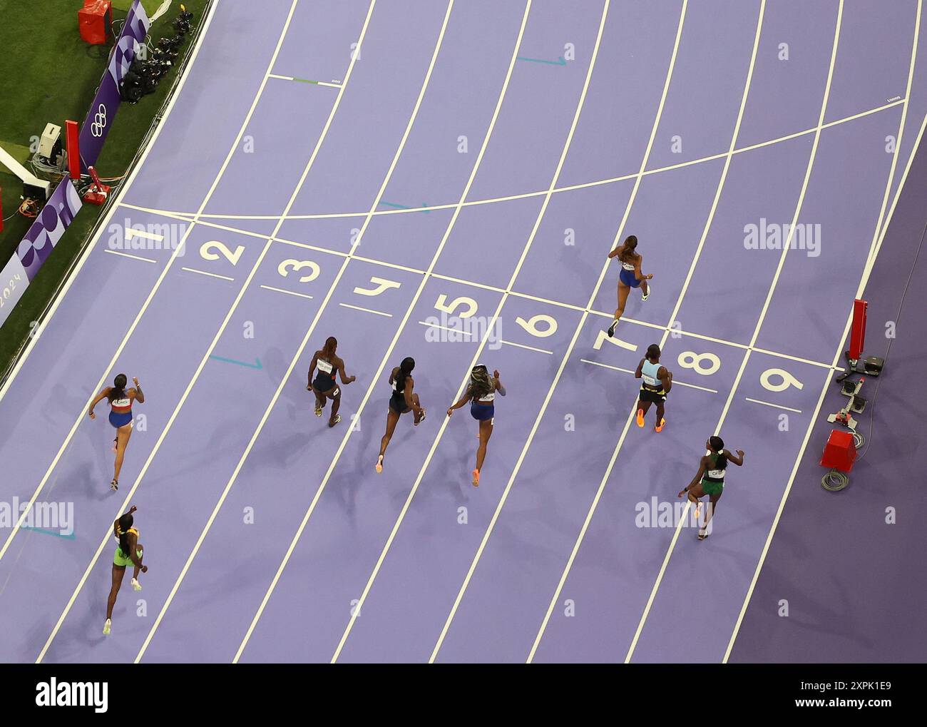 Paris, France. 6th Aug, 2024. Gabrielle Thomas (top) of the United ...