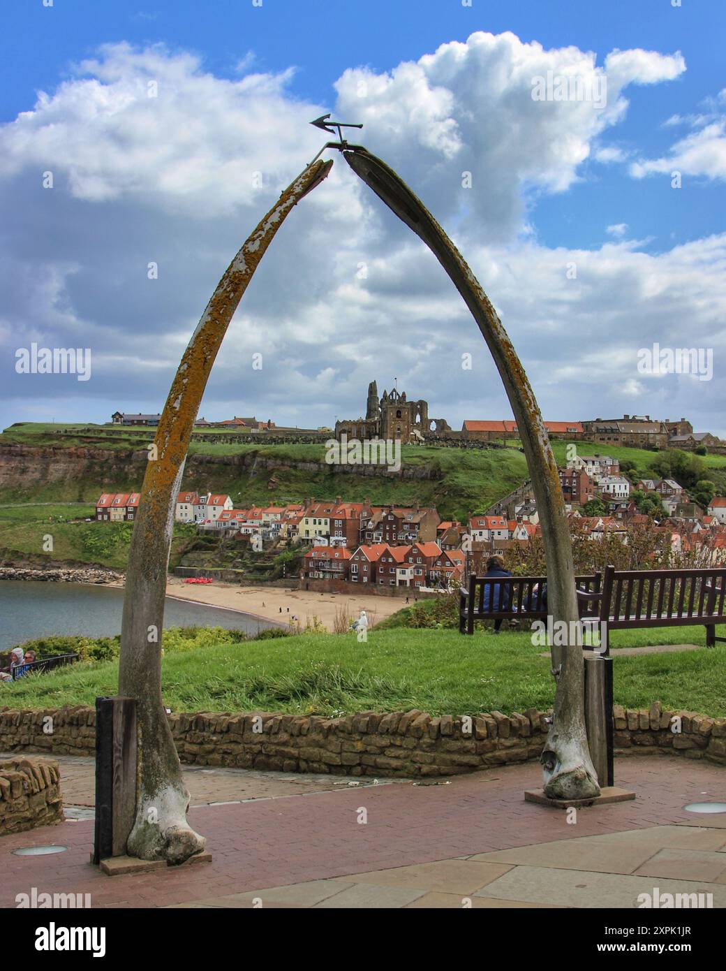 Whitby whale bone arch hi-res stock photography and images - Alamy