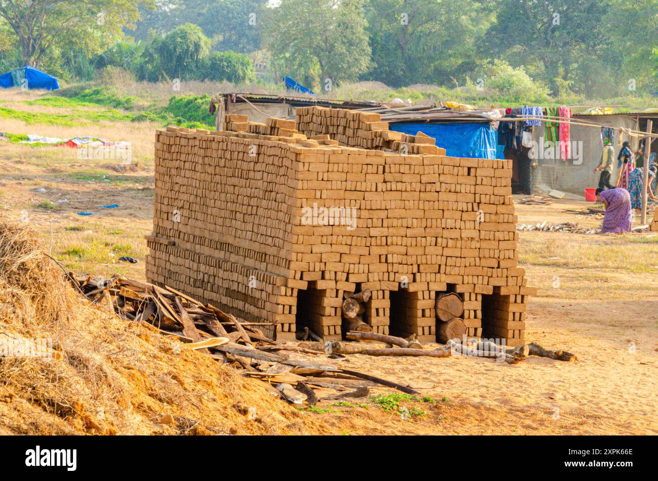 Traditional wood fired clay brick kiln in a village Stock Photo - Alamy