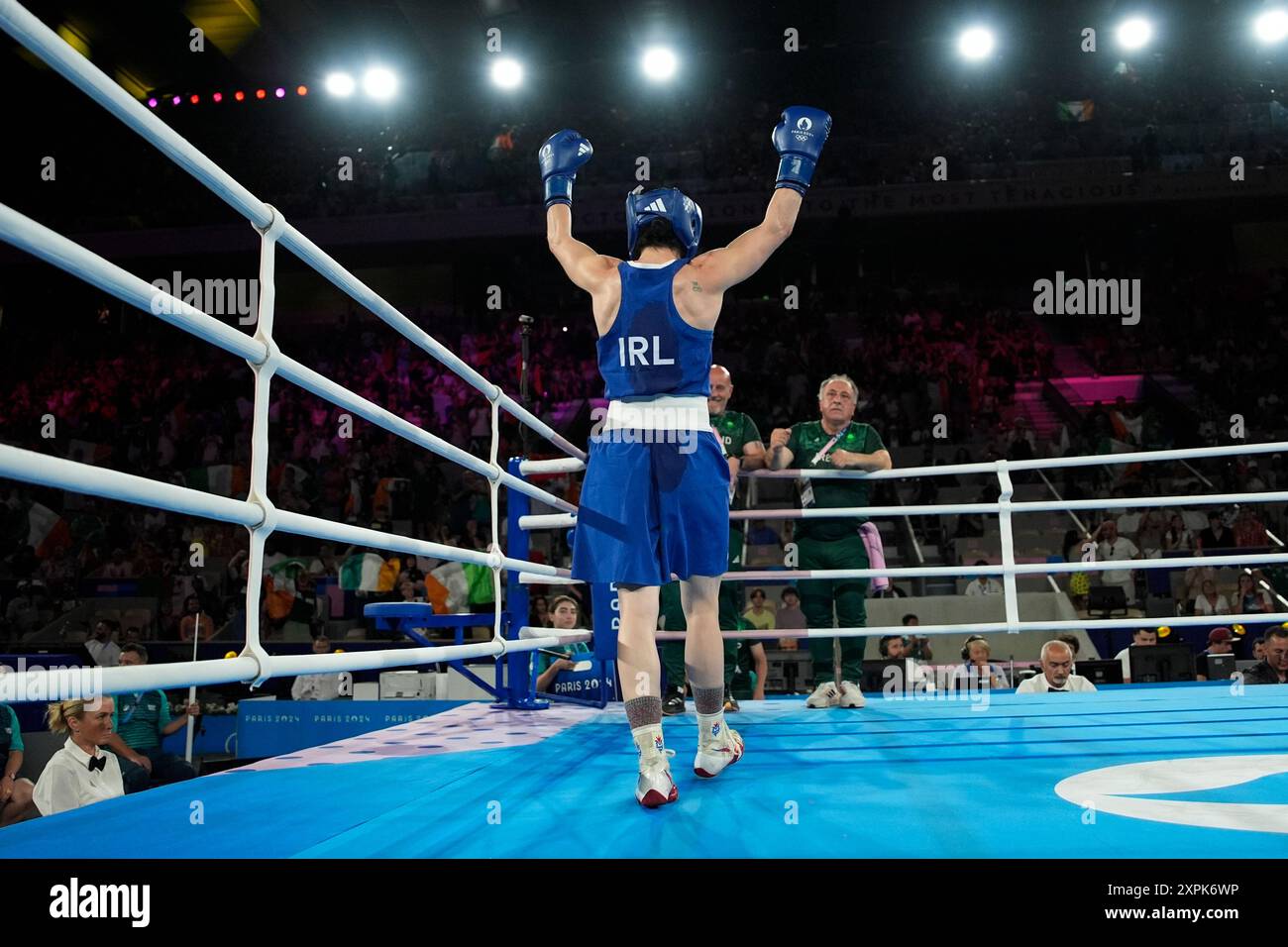 Ireland's Kellie Harrington celebrates winning gold after defeating ...