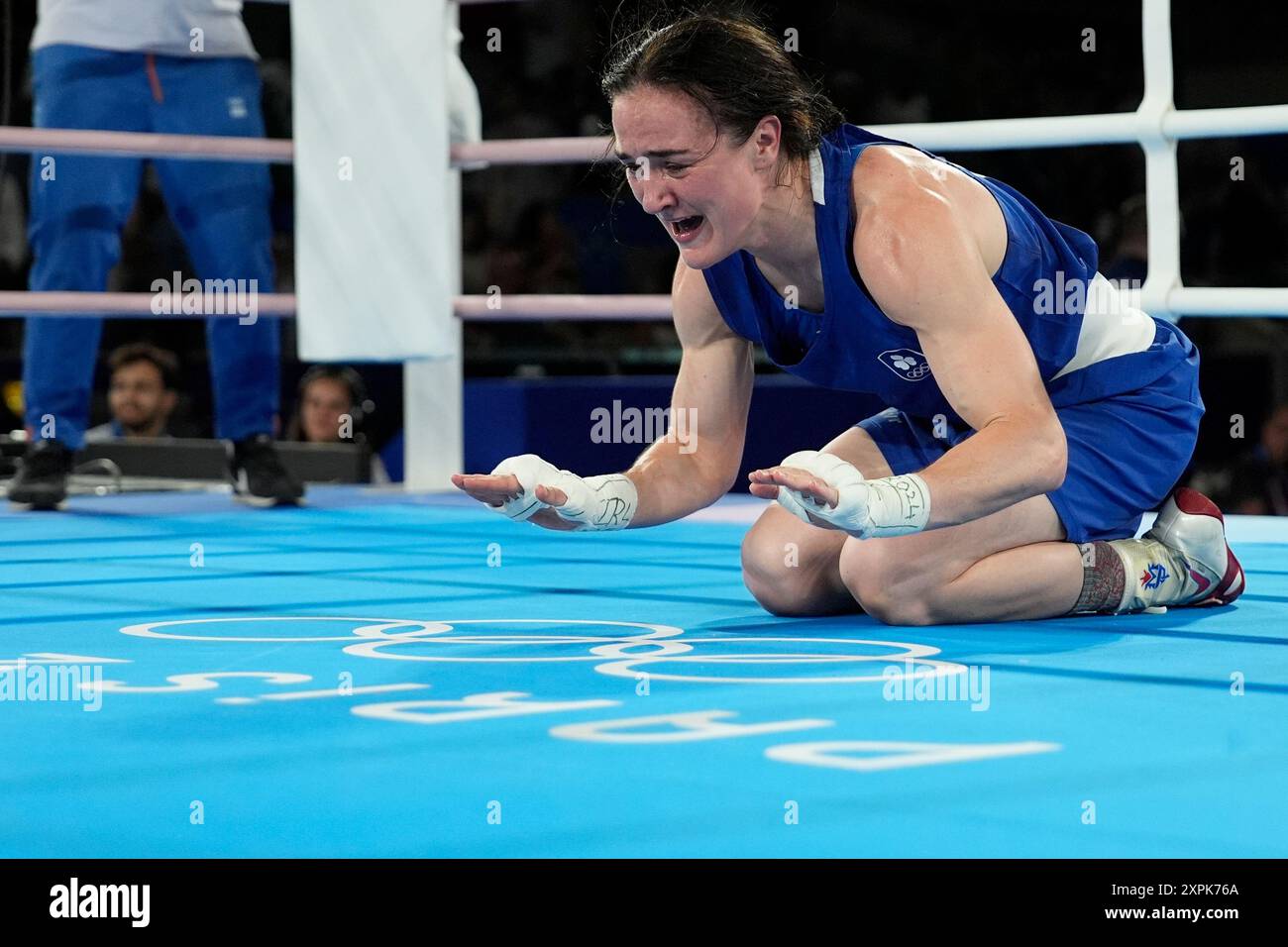 Ireland's Kellie Harrington celebrates winning gold after defeating ...
