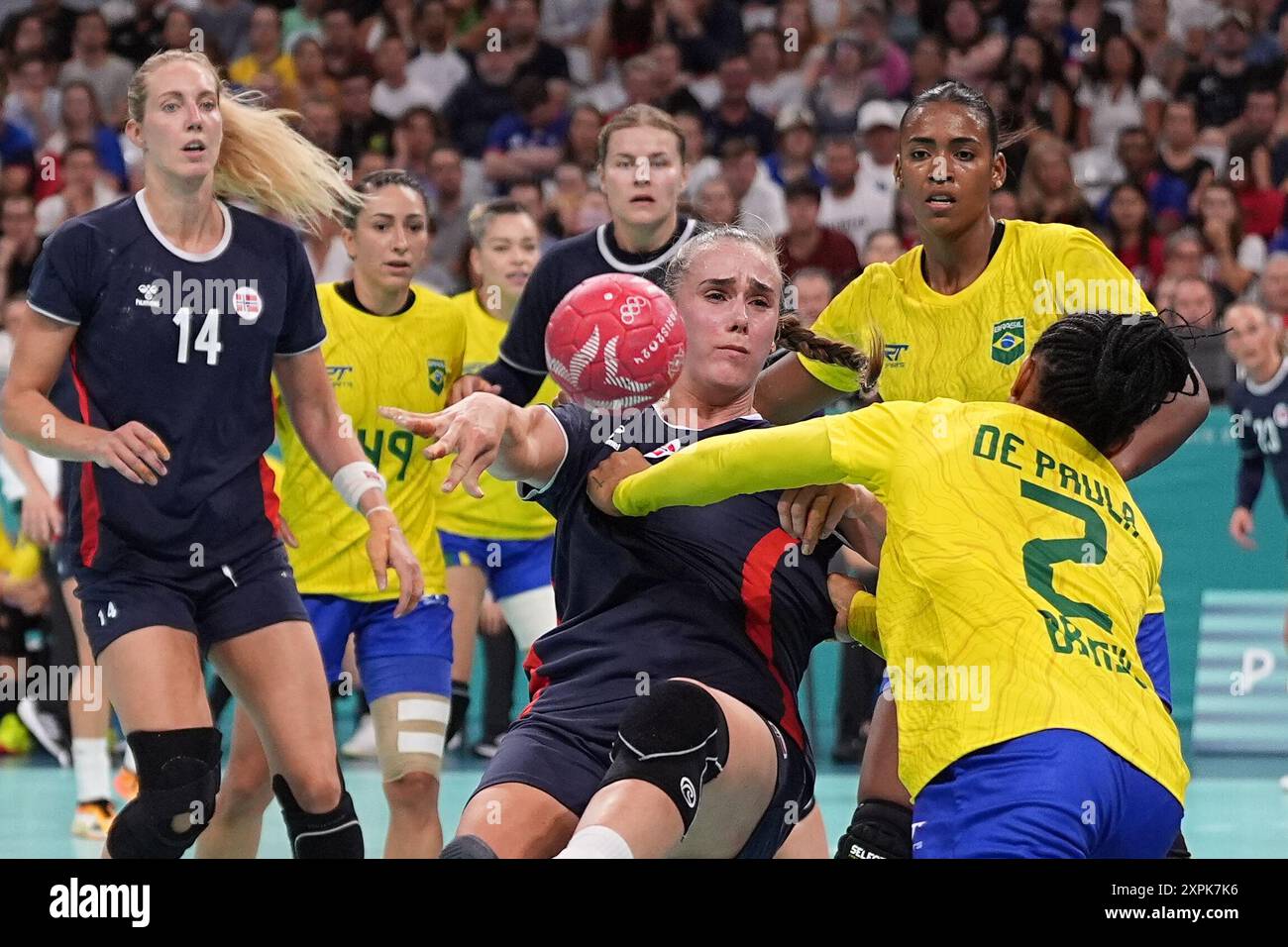 Lille, France. 6th Aug, 2024. Thale Rushfeldt Deila (C) of Norway is ...