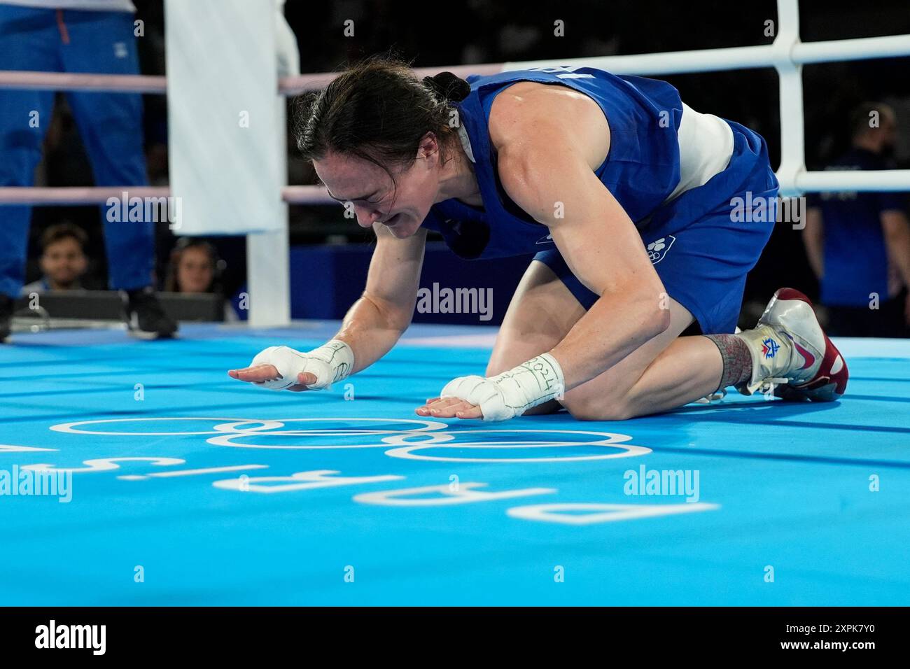 Ireland's Kellie Harrington celebrates winning gold after defeating ...