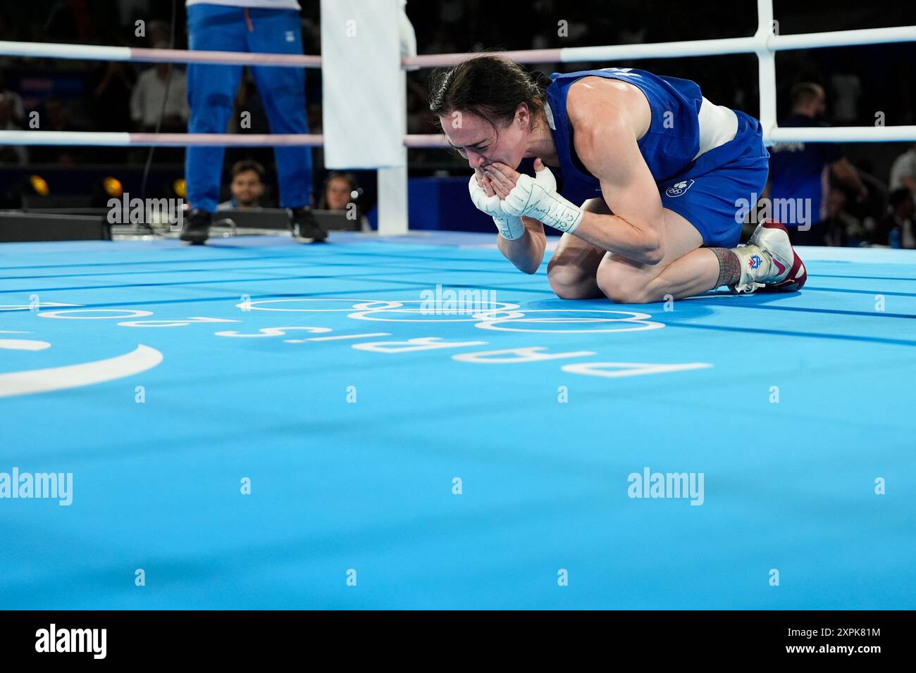 Ireland's Kellie Harrington celebrates winning gold after defeating ...