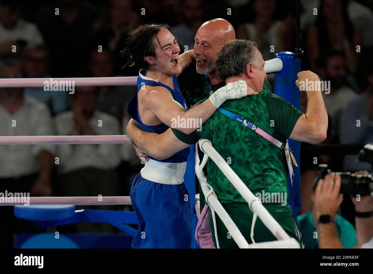 Ireland's Kellie Harrington celebrates winning gold with coaching staff ...