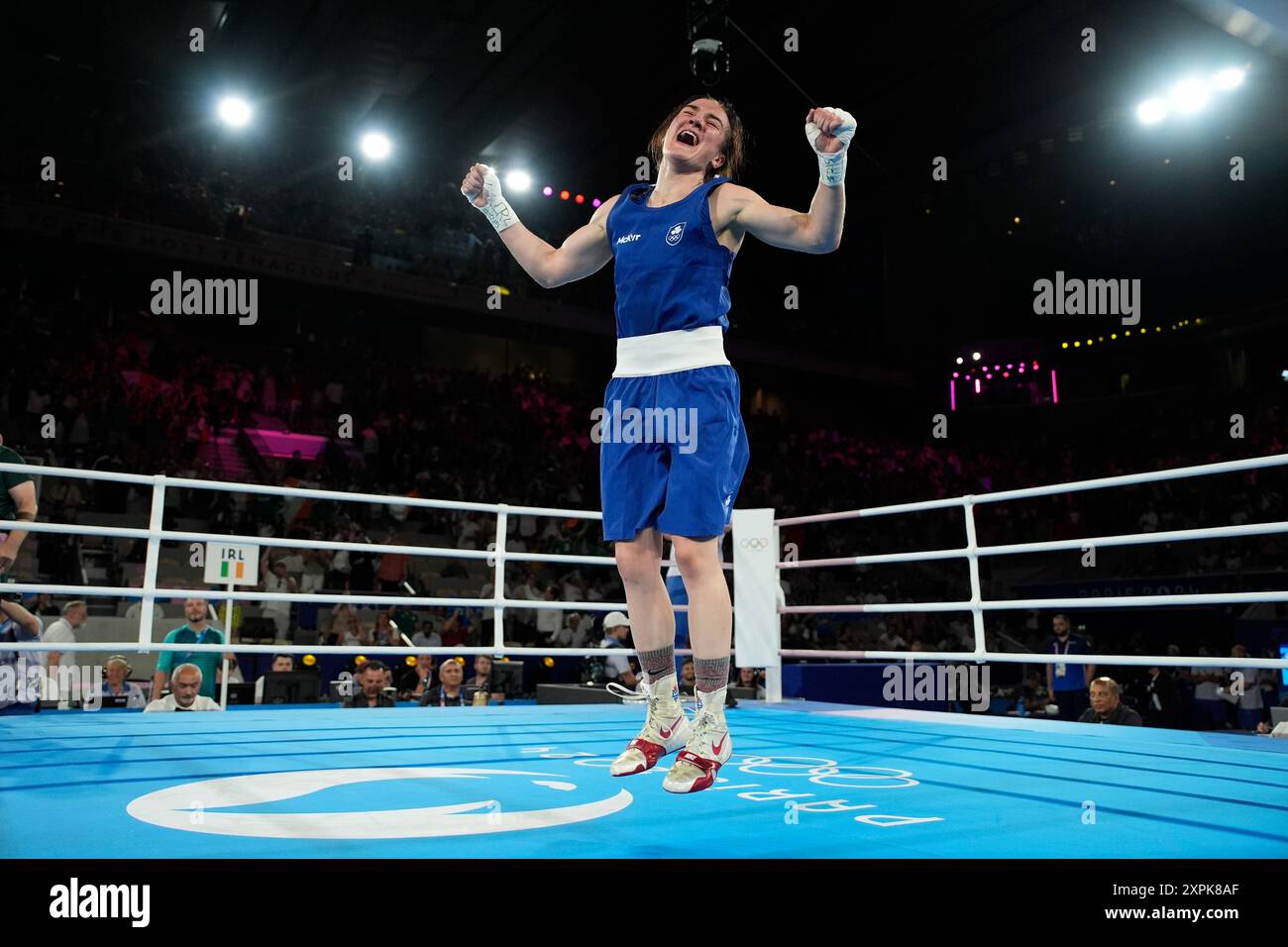 Ireland's Kellie Harrington celebrates winning gold after defeating ...