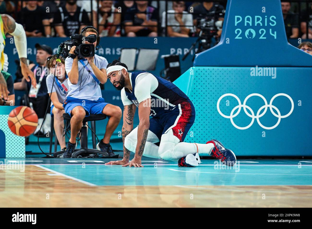 Olympics usa basketball loose ball hi-res stock photography and images ...