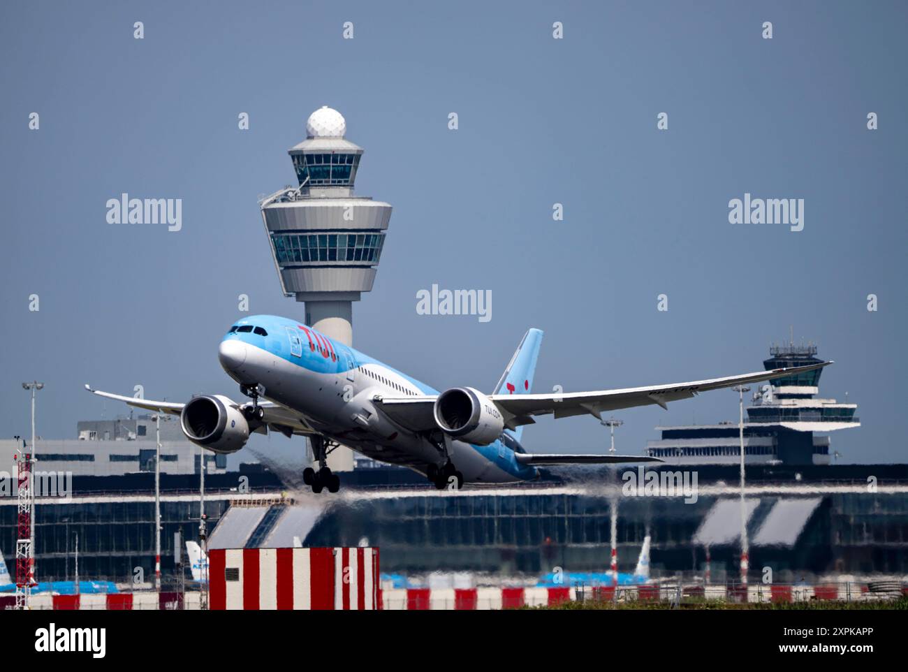 TUI Boeing 787 Dreamliner Flugzeug beim Start auf den Flughafen ...