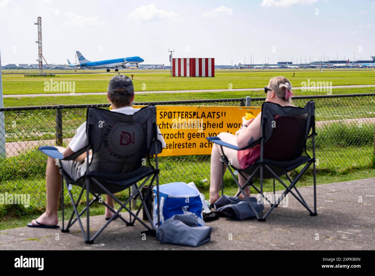 Plane spotten hi-res stock photography and images - Alamy