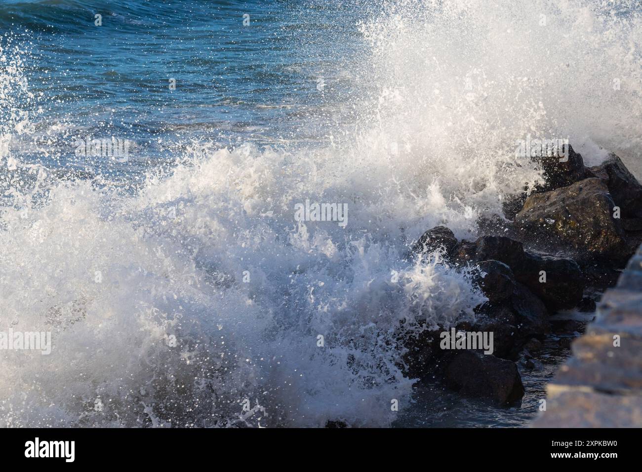 Surf wave crashing on coastal hi-res stock photography and images - Alamy