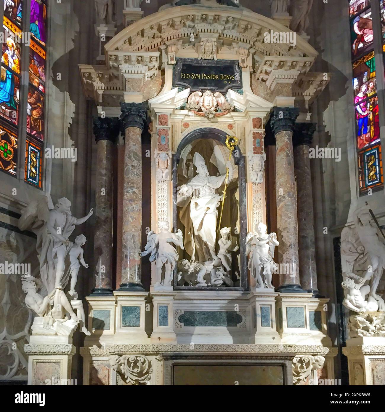 Interior of the Milan Cathedral (Il Duomo di Milano) showing the altar ...