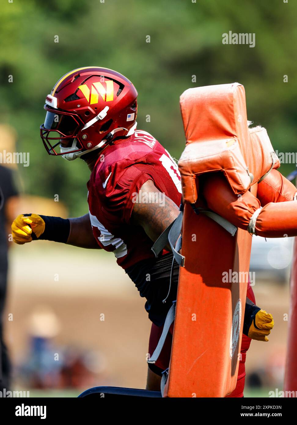 Washington Commanders defensive tackle Jonathan Allen (93) performing ...
