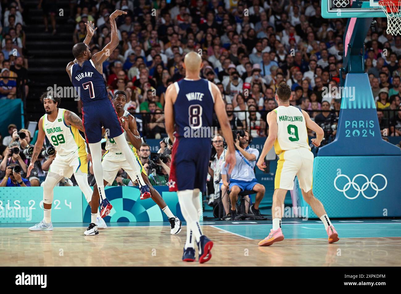 Paris, France. 06th Aug, 2024. Team USA player Kevin Durant shoots the ...
