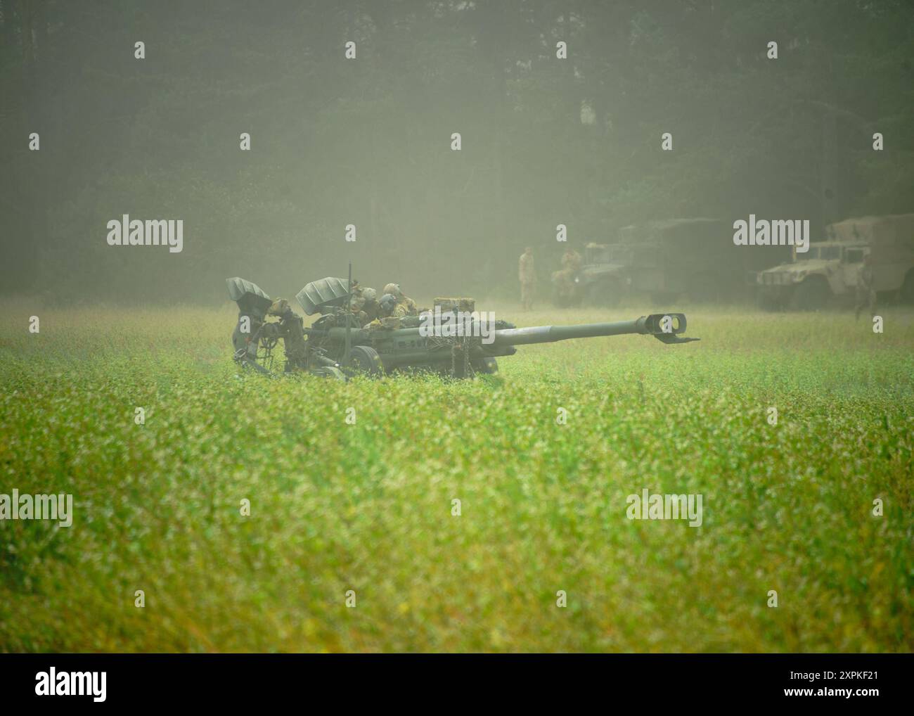 Michigan National Guard Soldiers ready a M777 howitzer during a sling ...