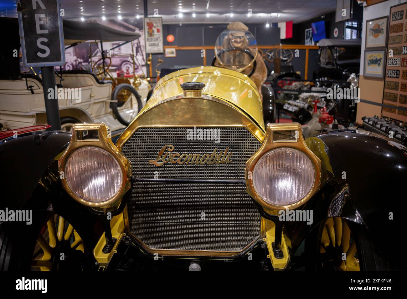 Exposed gas tanks hi-res stock photography and images - Alamy