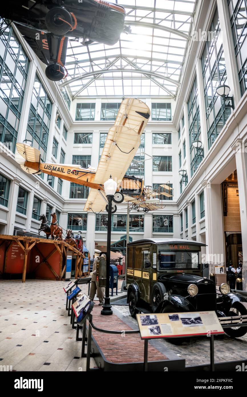 Postal service iconography hi-res stock photography and images - Alamy