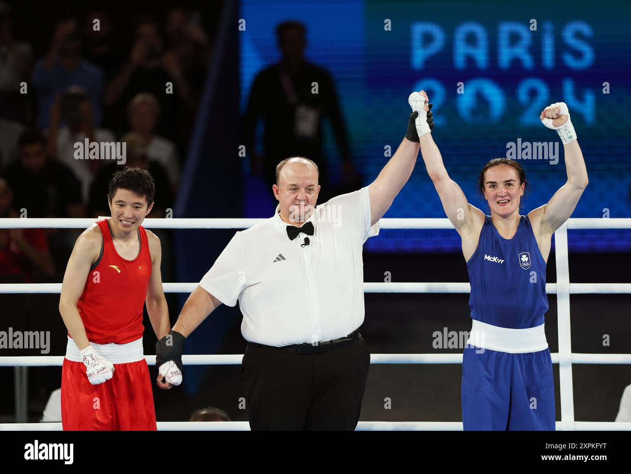 Paris, France. 6th Aug, 2024. Kellie Harrington (in blue) of Ireland ...