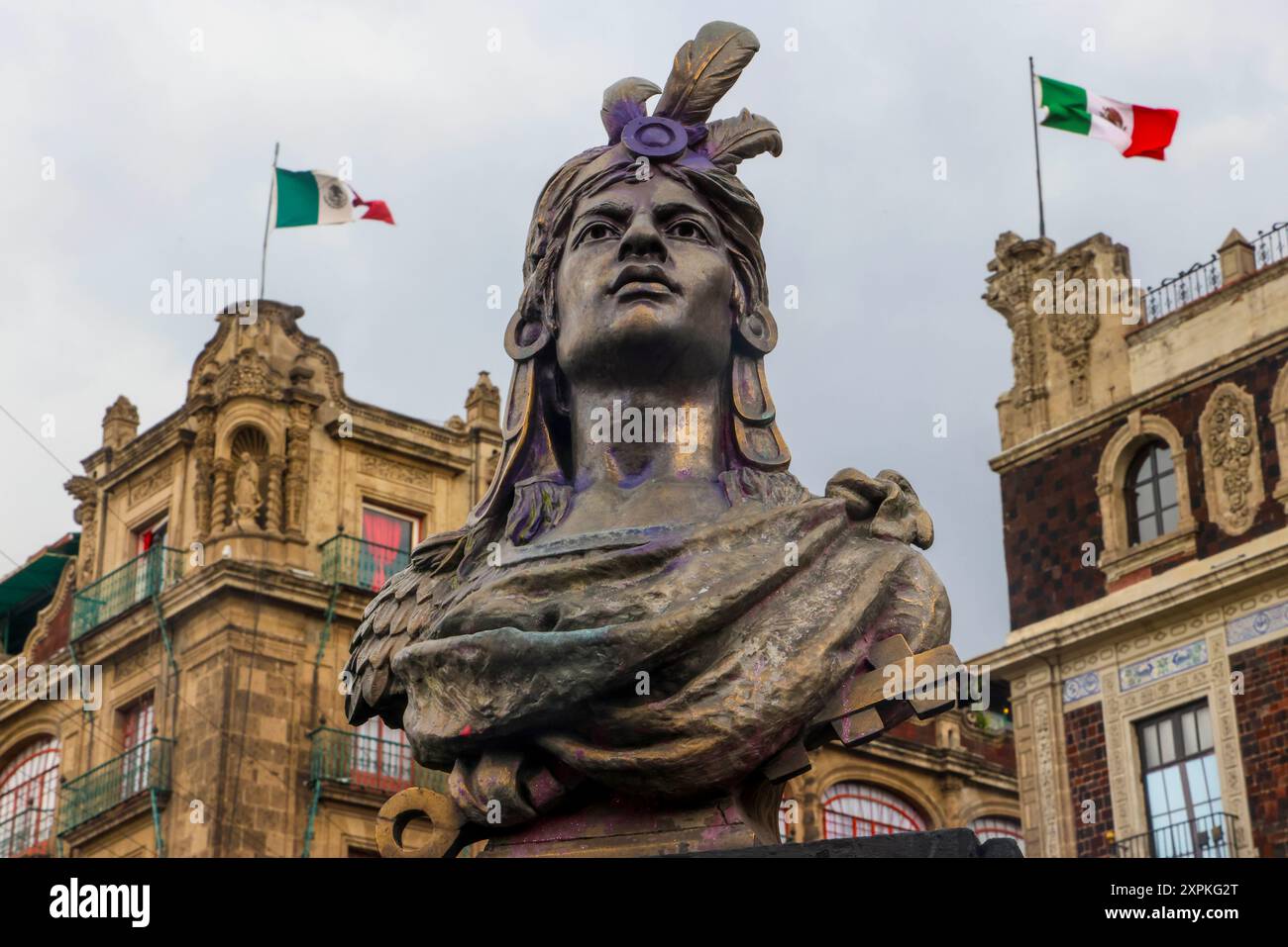 Statue of Cuauhtémoc, Tlatoani Mexica in Nahuatl Cuāuhtemōc means the ...