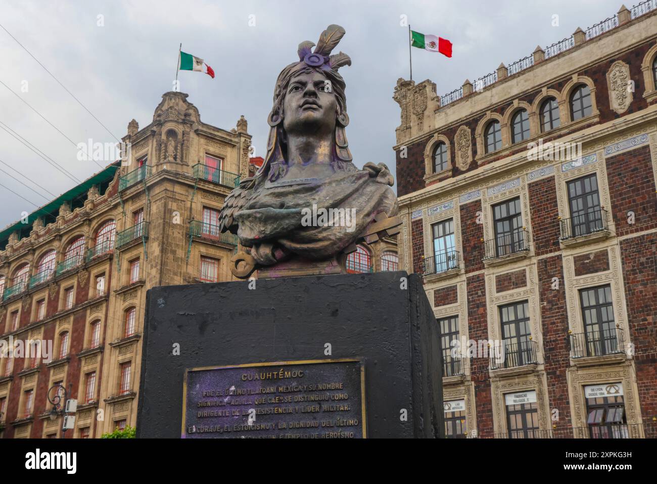 Statue of Cuauhtémoc, Tlatoani Mexica in Nahuatl Cuāuhtemōc means the ...
