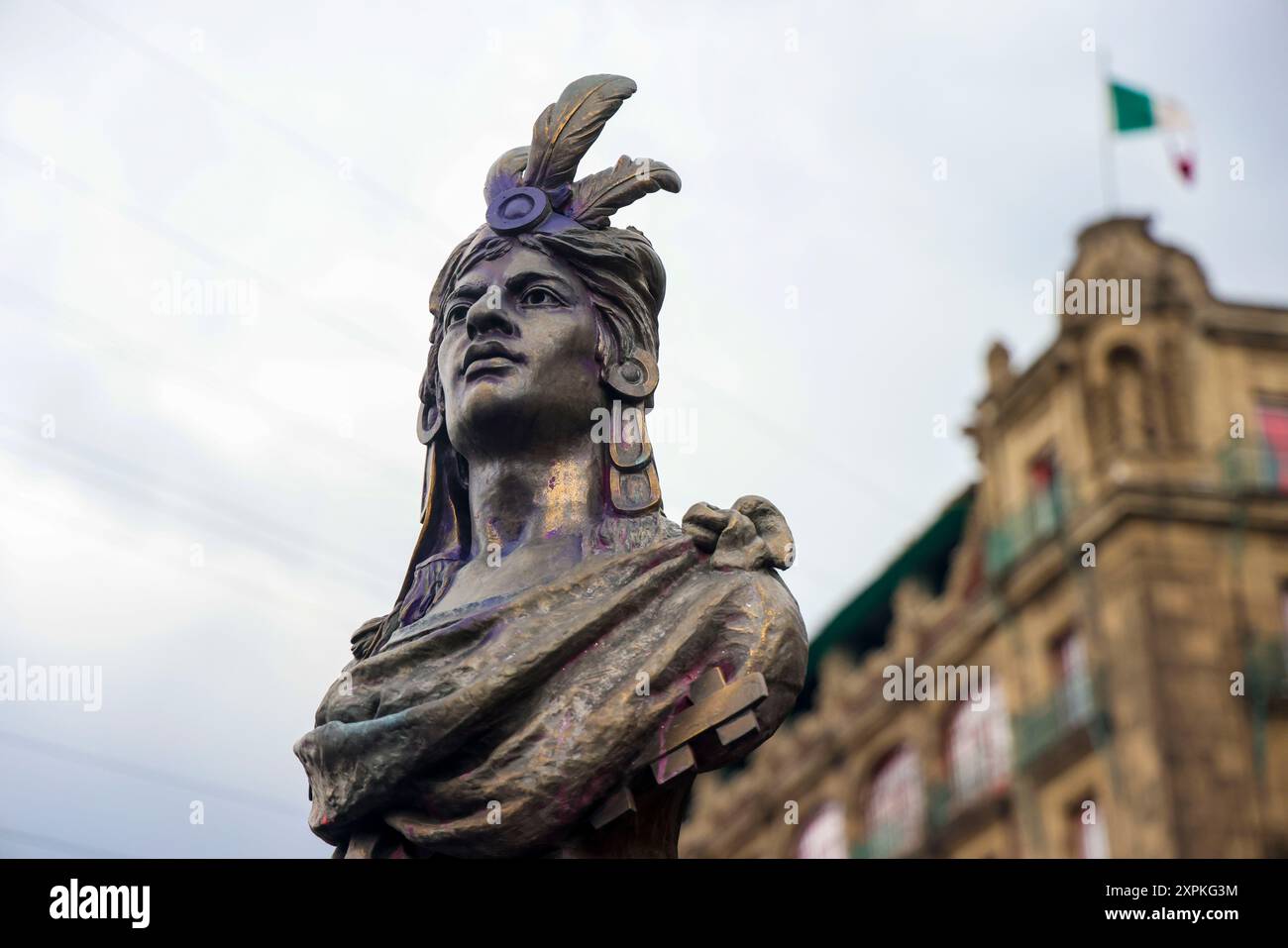 Statue of Cuauhtémoc, Tlatoani Mexica in Nahuatl Cuāuhtemōc means the ...