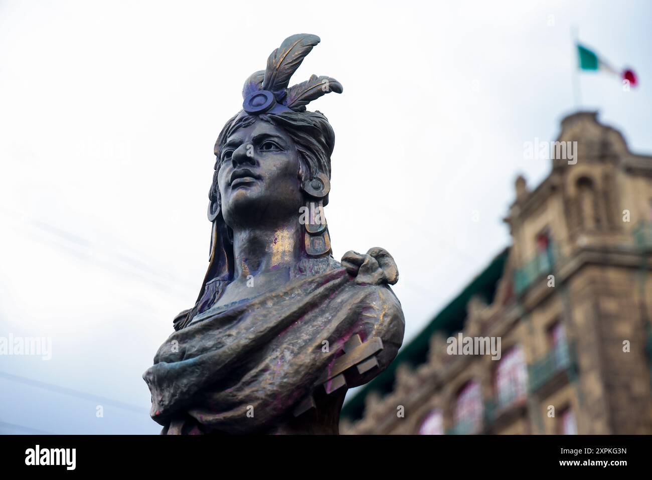 Statue of Cuauhtémoc, Tlatoani Mexica in Nahuatl Cuāuhtemōc means the ...