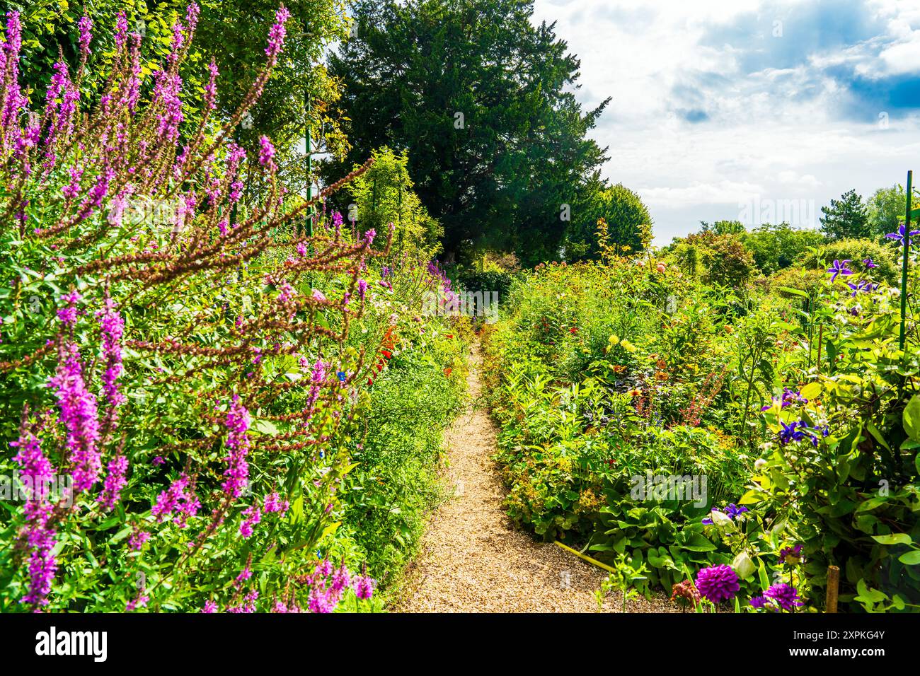 Colorful garden in the French Impressionist painter Claude Monet's ...