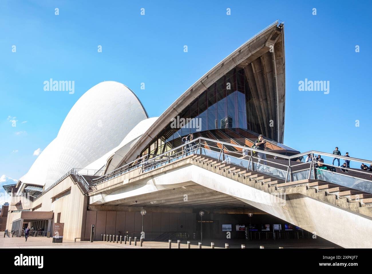Sydney opera house concourse hi-res stock photography and images - Alamy