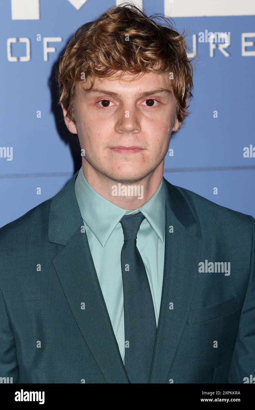 Evan Peters attends the premiere of "X-Men: Days Of Future Past" at the ...