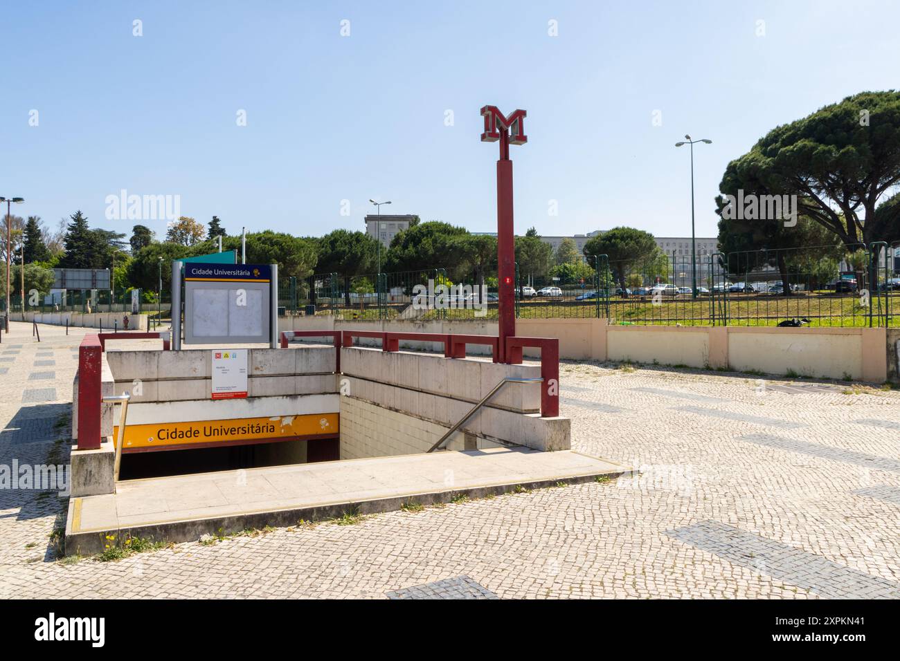 The entrance to cidade universitaria metro station, featuring its ...