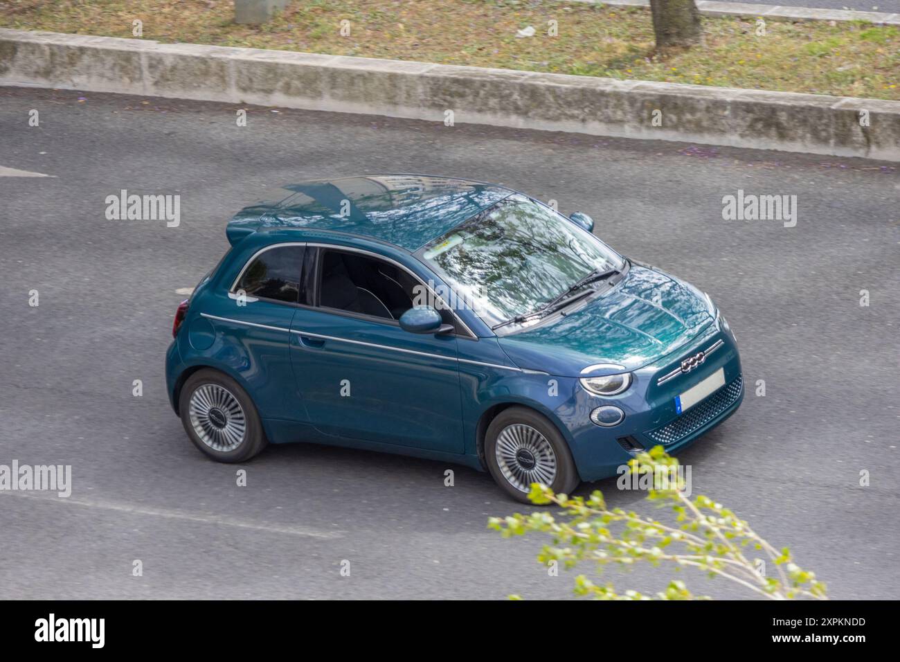 Fiat 500 electric car hi-res stock photography and images - Alamy