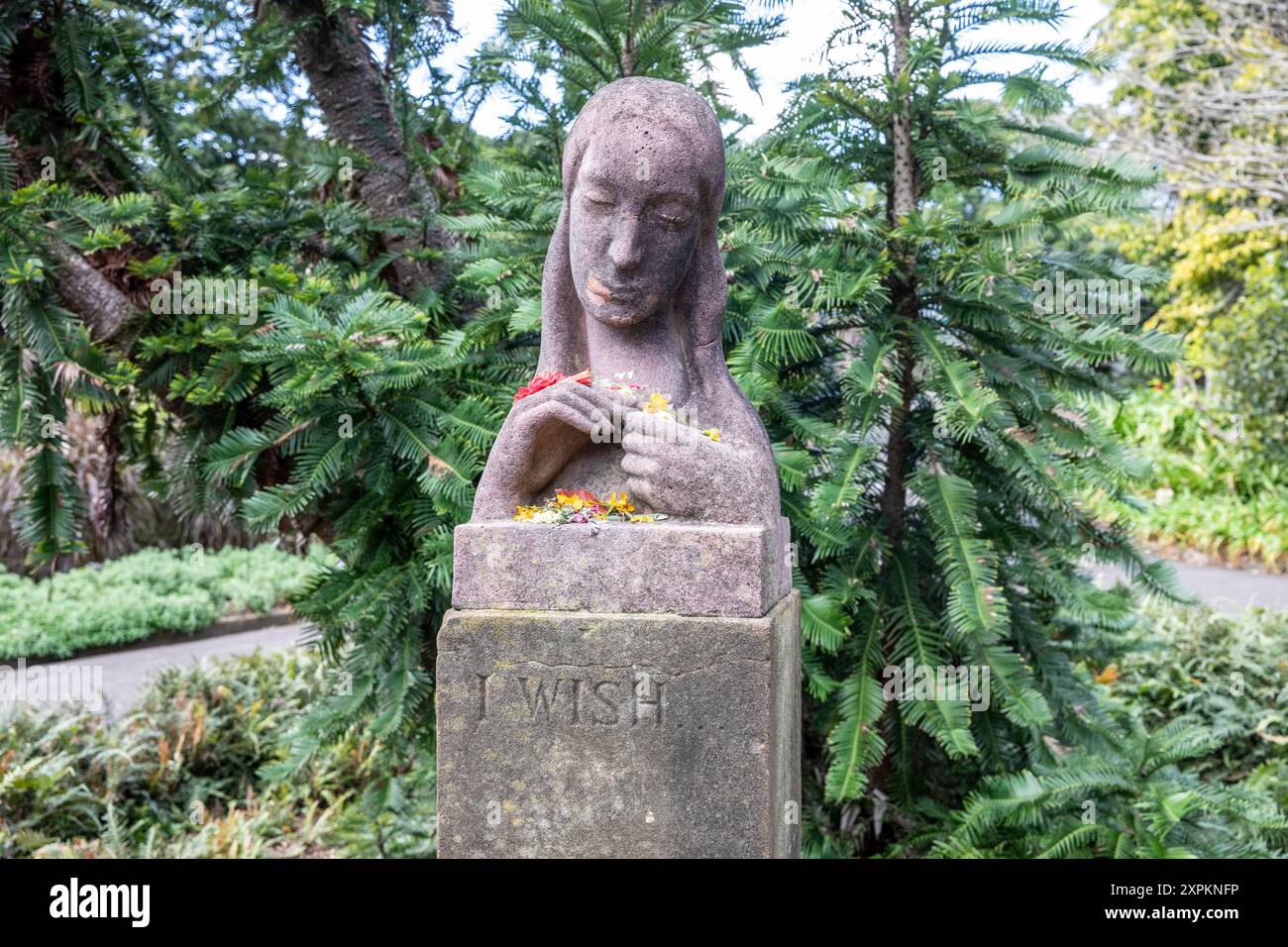 Royal Botanic Gardens in Sydney city centre, I wish sculpture by Czech ...