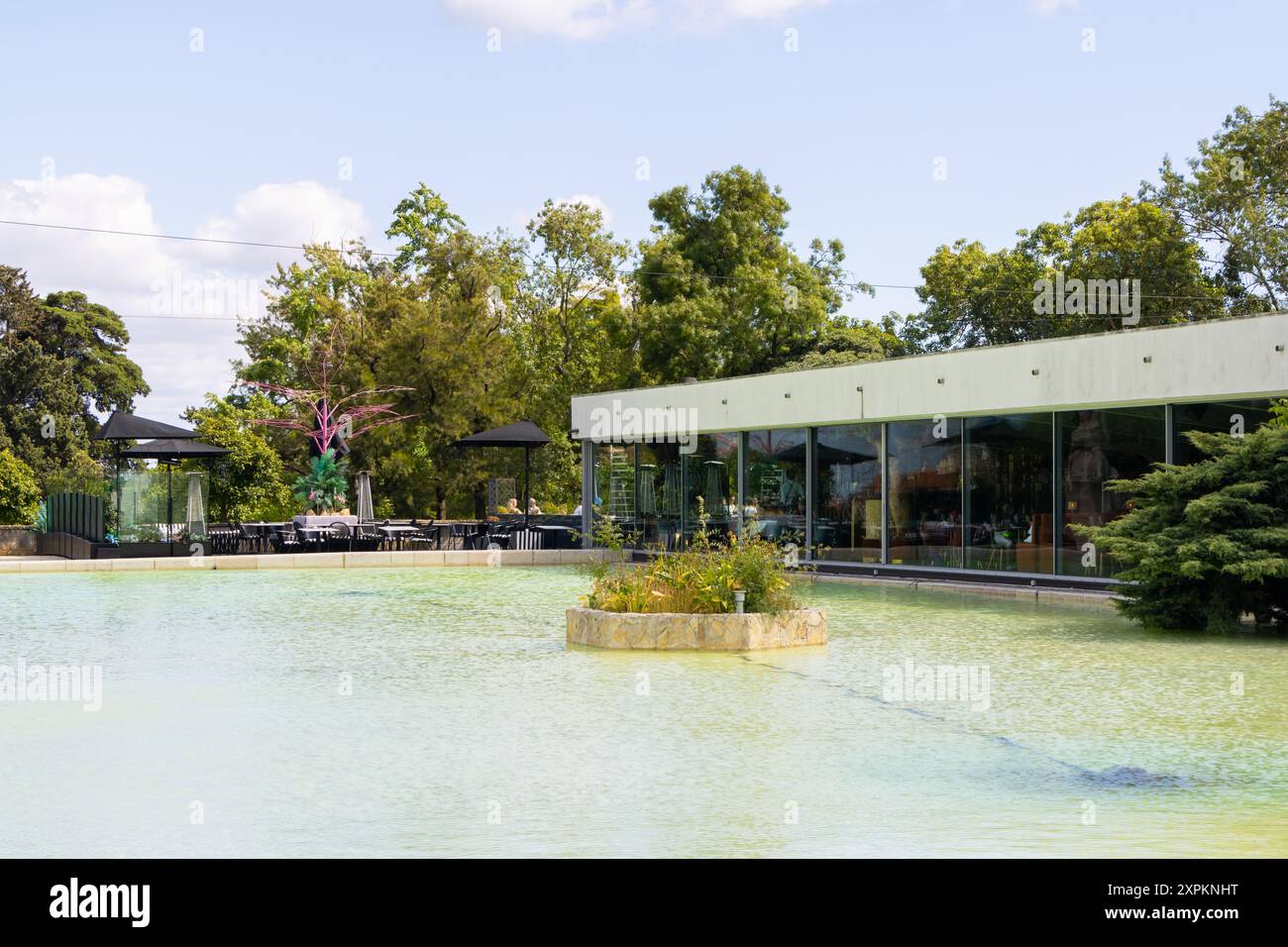 Restaurant on water outdoor seating hi-res stock photography and images ...