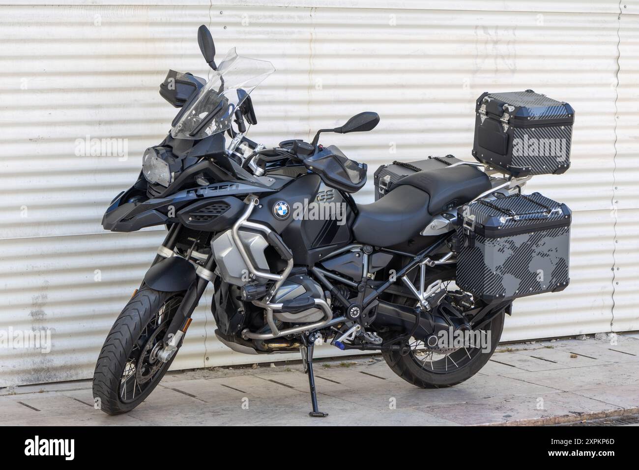 Bmw tire logo hi-res stock photography and images - Alamy