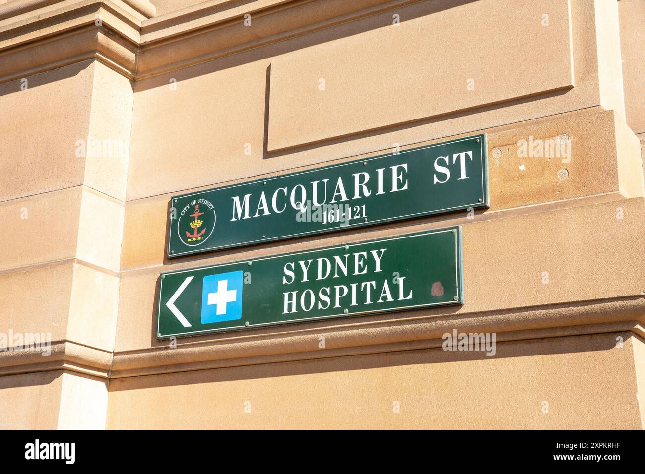 Hospital directions sign hi-res stock photography and images - Alamy