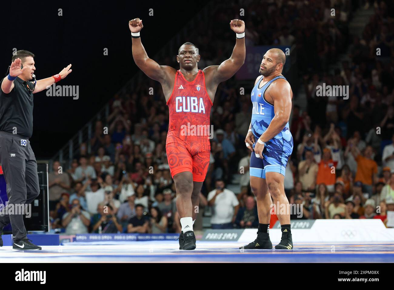 Paris, France. 6th Aug, 2024. (L to R) LOPEZ NUNEZ Mijain (CUB), ACOSTA FERNANDEZ Yasmani (CHI ...